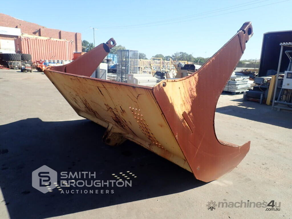 Used CATERPILLAR 657B SCAPER APRON Earthmoving Parts in , - Listed on ...