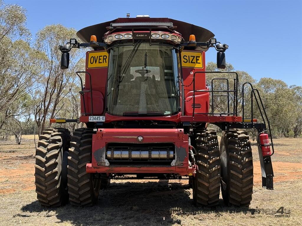 Used 2016 Case 2016 CASE 8240 HEADER Header Front (1195201)