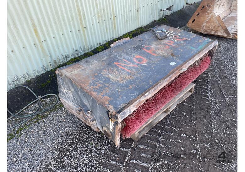 Used Skid Steer Broom Attachment 1850mm Wide Skid Steer Broom in ...