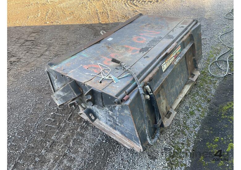 Used Skid Steer Broom Attachment 1850mm Wide Skid Steer Broom in ...