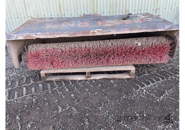 Used Skid Steer Broom Attachment 1850mm Wide Skid Steer Broom in ...