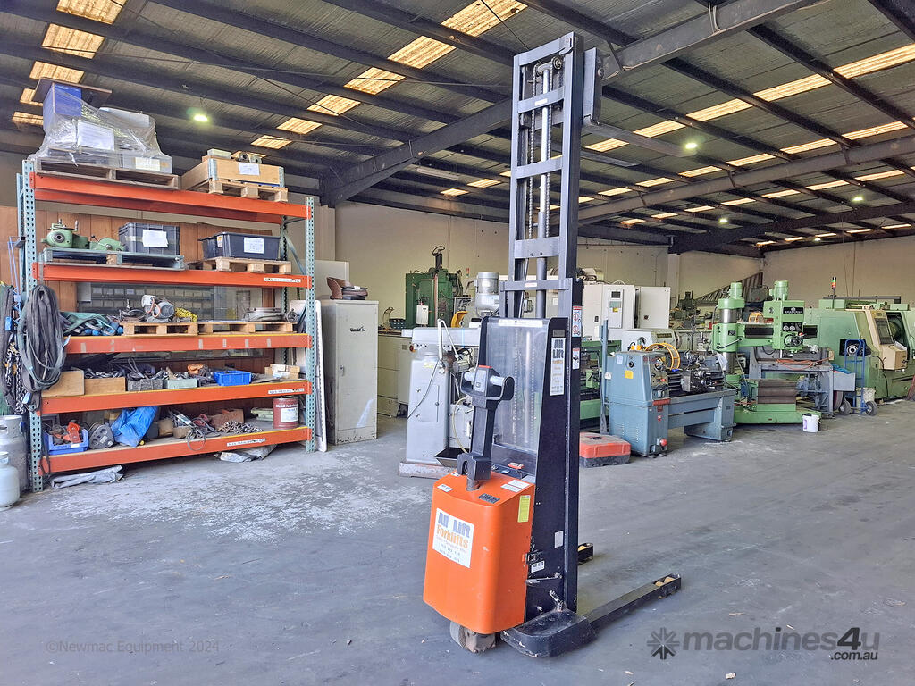 Used Crown WT 110 Walkie Stackers (1065912)