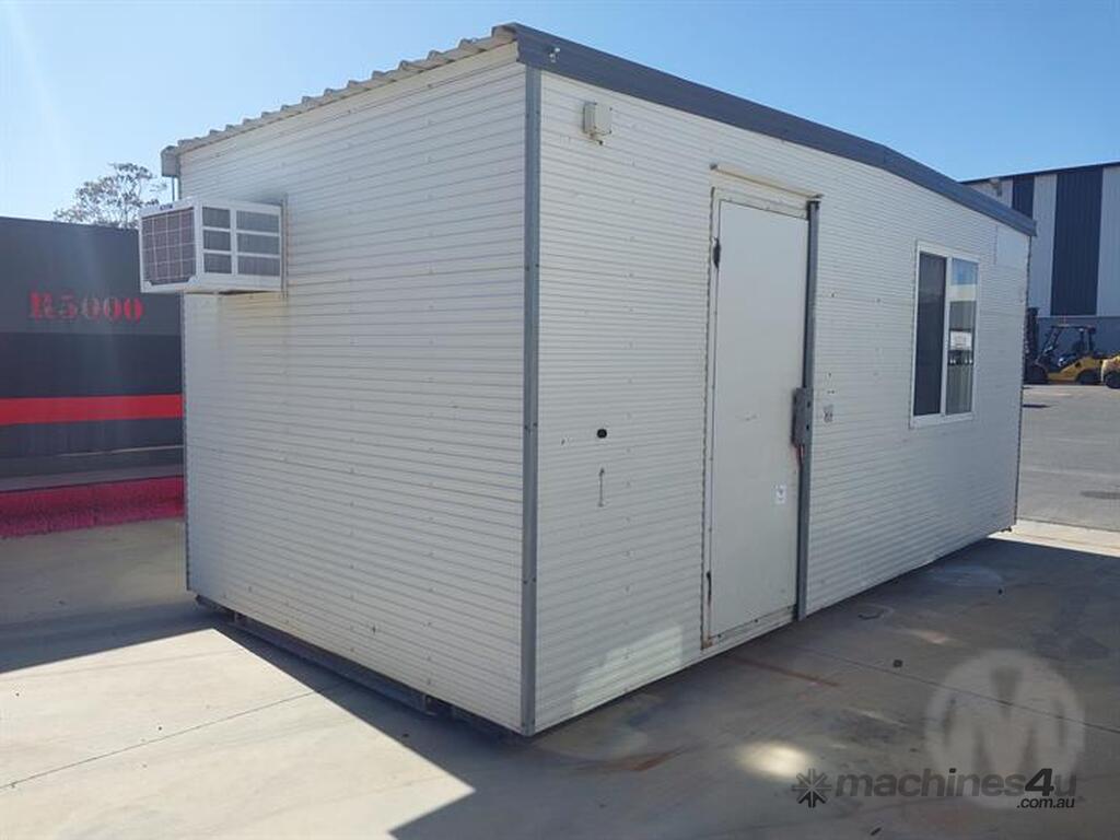 Used RED Ochre 6 X 3 M (1199613)