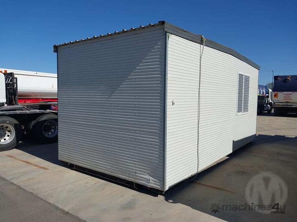 Used RED Ochre 6 X 3 M (1199613)