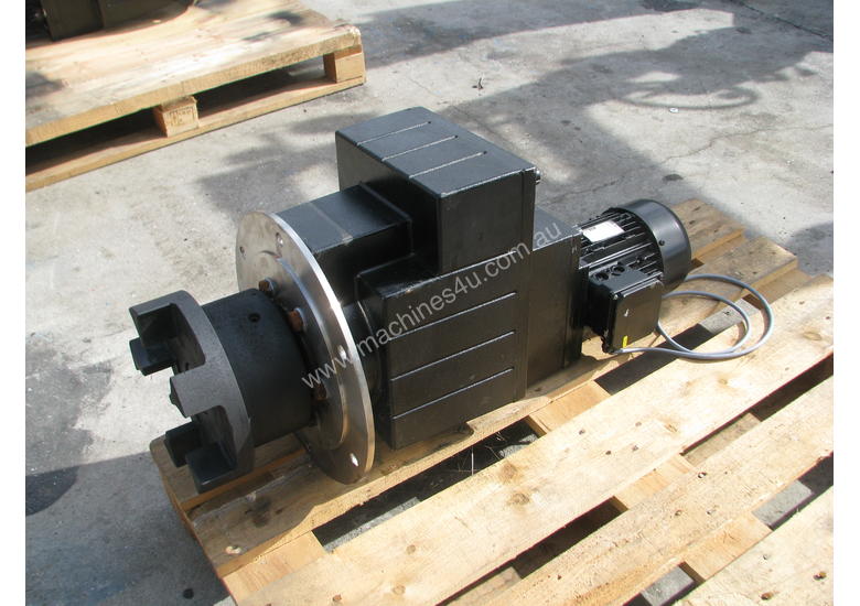 Used Lenze Lenze Electric Gear Motor 1 5kw 5 9RPM Gearboxes & Drives in ...