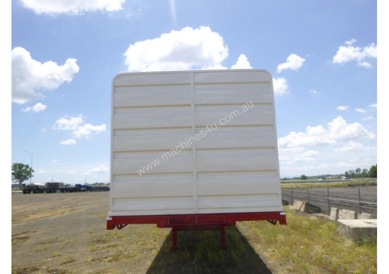 Used 2001 air ride STOCK CRATE Stock/Cattle crate in , - Listed on ...