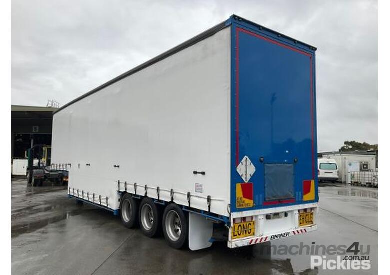 Buy Used barker HEAVY DUTY TRIAXLE Tipper Trucks in , - Listed on ...