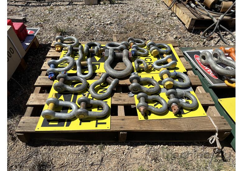 New Pallet of Assorted D Shackles Shackles in , - Listed on Machines4u