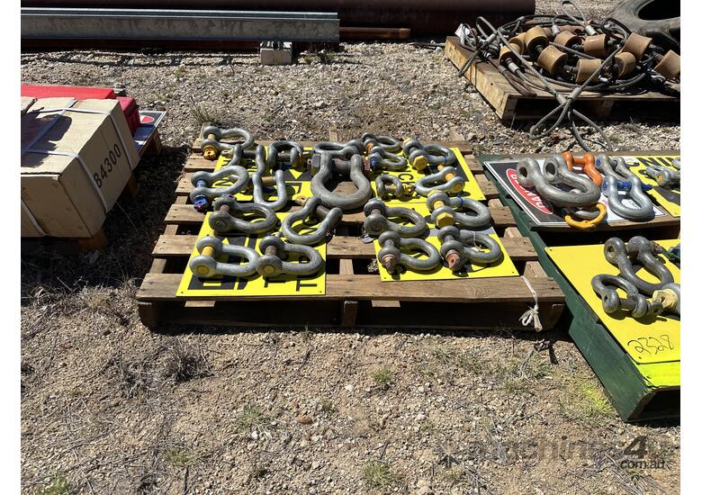 New Pallet of Assorted D Shackles Shackles in , - Listed on Machines4u
