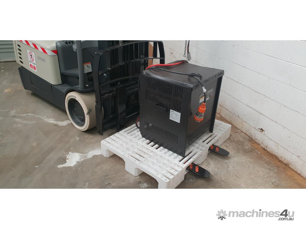 Hire Crown FORKPAC - CROWN SC4000 COUNTERBALANCE FORKLIFT Forklifts and ...