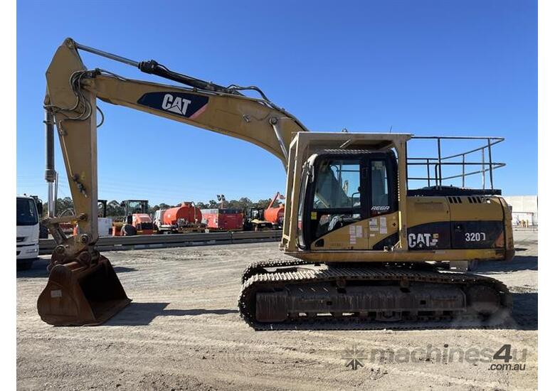 Used Caterpillar 320DL 21-45 Tonne Excavator in , - Listed on Machines4u