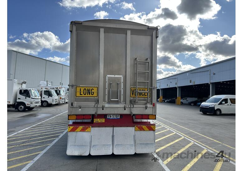 Buy Used Freigtemaster 2021 Freightmaster ST3 Tri-Axle Grain Tipper B ...