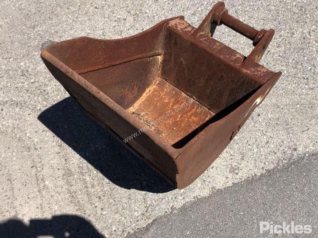 Used Unbranded 490mm Batter Bucket Excavator Bucket in , - Listed on ...