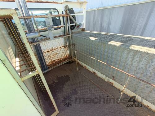 Buy Used 2004 Hino 2004 Hino FD1J 4x2 Service Truck Trucks in , - Listed on Machines4u