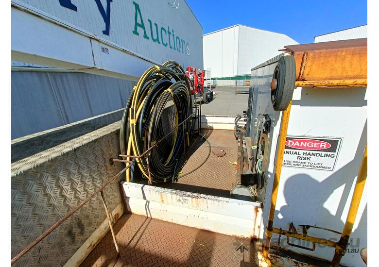 Buy Used 2004 Hino 2004 Hino FD1J 4x2 Service Truck Trucks in , - Listed on Machines4u