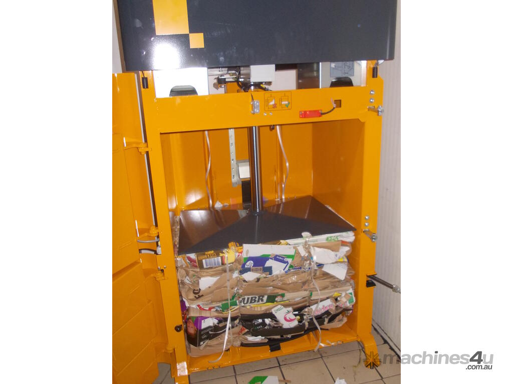 Hire 2020 Bramidan B4 Baler Plastic Balers (690515)