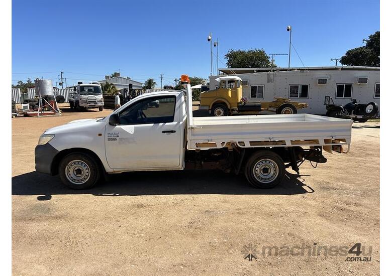 Buy Used 2013 Toyota 2013 TOYOTA HILUX WORKMATE UTE Utes in , - Listed ...