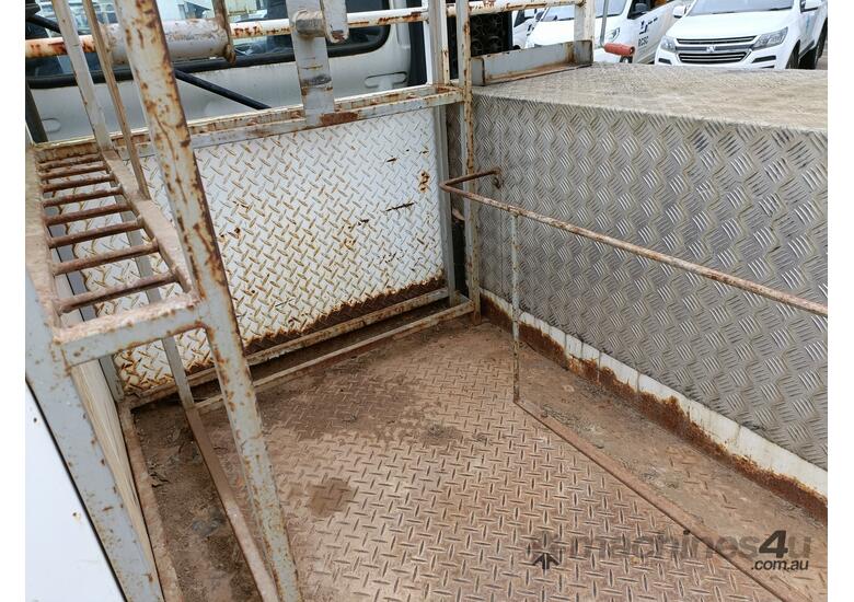 Buy Used 2004 Hino 2004 Hino FD1J 4x2 Service Truck Trucks in , - Listed on Machines4u