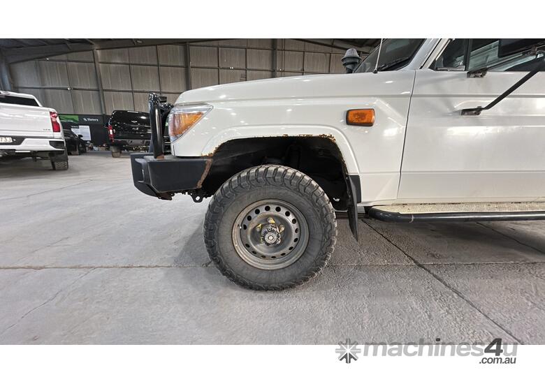 Buy Used Toyota 2016 Toyota Landcruiser Workmate 4x4 Single Cab Ute ...