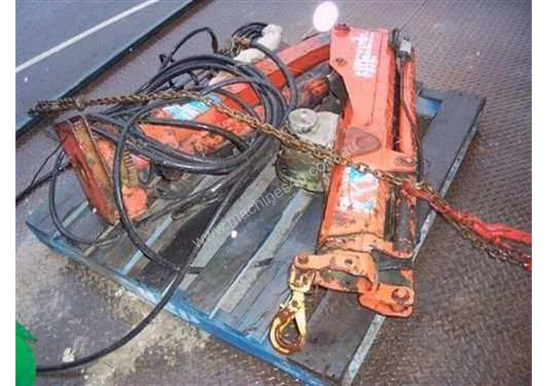 Used maxilift 3 STAGE HYDRALIC EXTENSION Truck Mounted Crane in ELTHAM, VIC