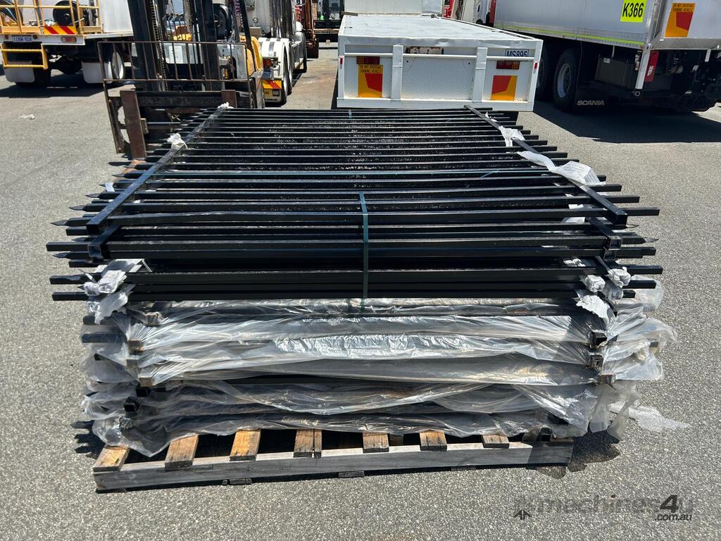 Used Pallet of Fencing (1201417)