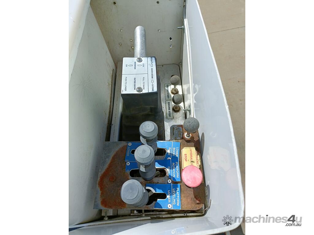 Buy Used 2017 Isuzu 2017 Isuzu FTR 150-260 4x2 EWP Trucks in , - Listed ...