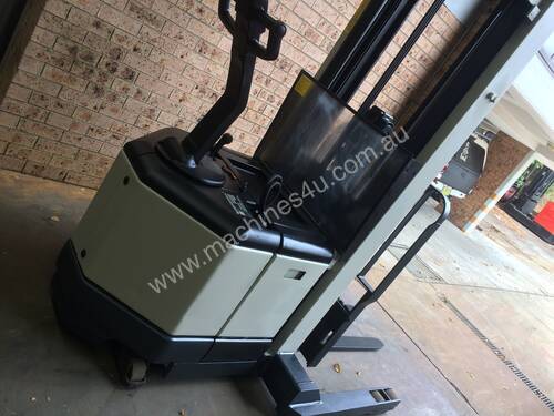 Used Crown CROWN WALKIE REACH STACKER new battery new charger Walk ...