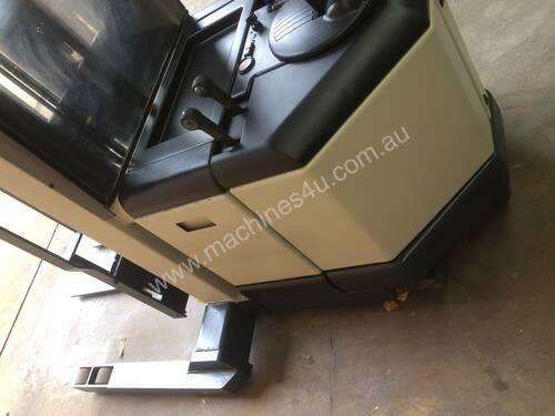 Used Crown CROWN WALKIE REACH STACKER new battery new charger Walk ...