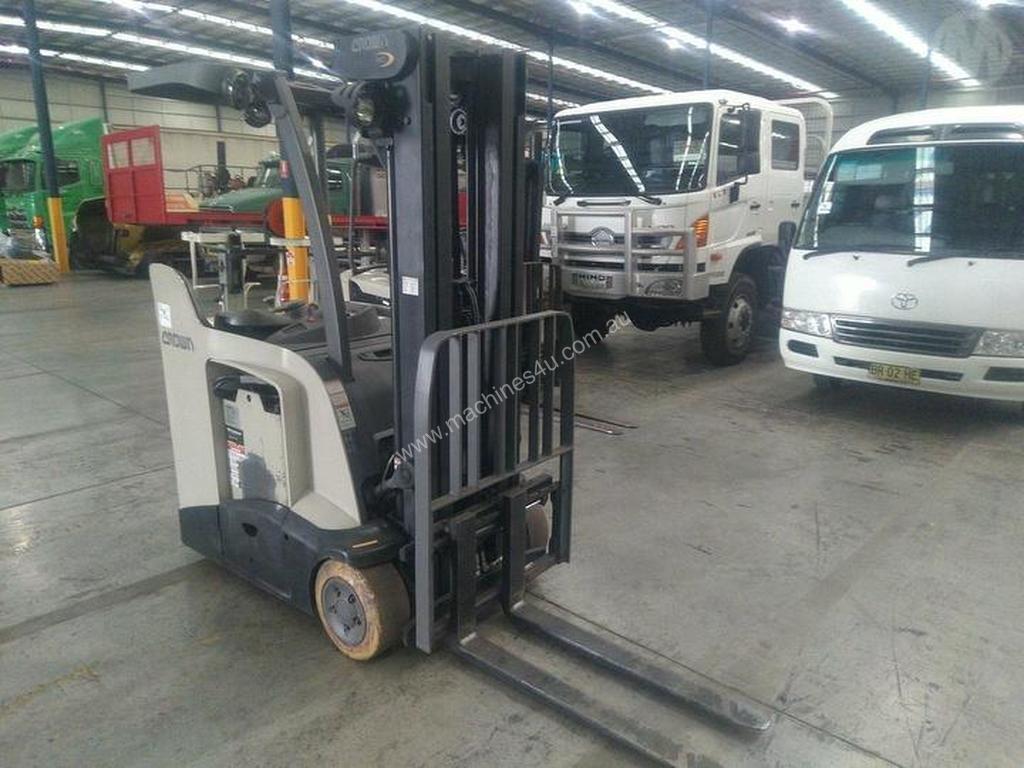 Used Crown Crown RC5535-35TT208 Forklifts and Stackers in , - Listed on ...
