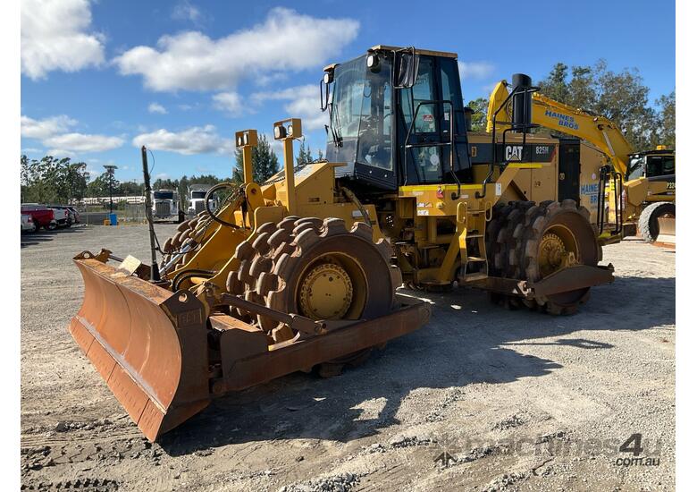 Used 2006 Caterpillar 825H Soil Compactor (1094002) - Listed on Machines4u