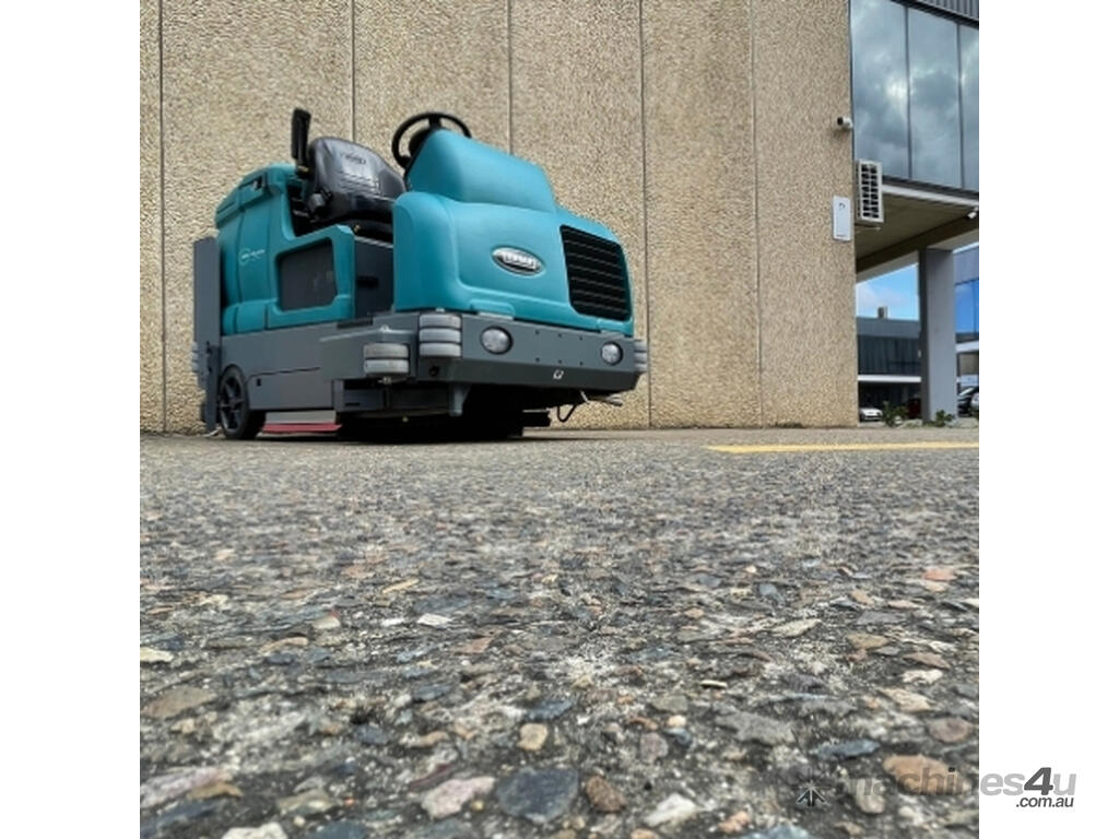 New tennant T20 Ride On Scrubber (784502)