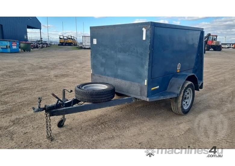 Buy Used Custom Trailers 2000 7X5 Cargo Box Trailer in , - Listed on ...