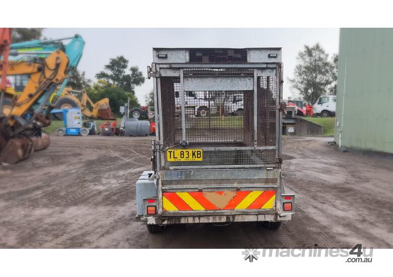 Buy Used 2011 classic trailers 2011 Classic Trailers Dual Axle Box ...