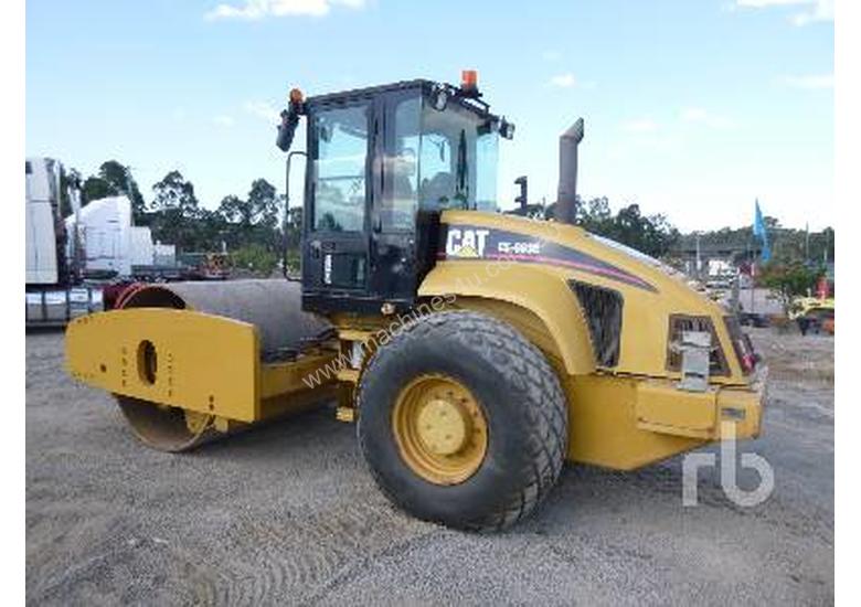 Used 2007 Caterpillar CS663E Roller Compactors in , - Listed on Machines4u