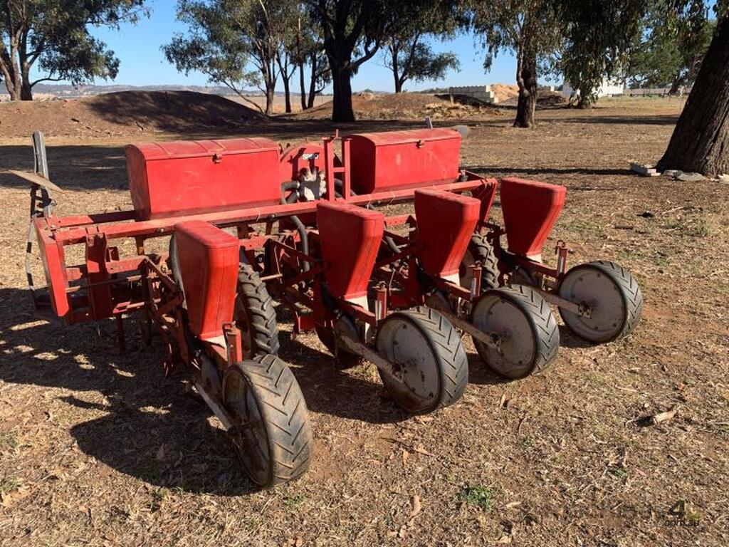 Used Moorhouse SP510 Planter Tractor Planters in MILPERRA, NSW