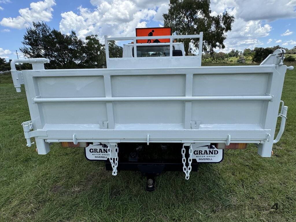 Buy Used 2014 Mitsubishi CANTER 515 Tipper Trucks in INVERELL, NSW (1060921)