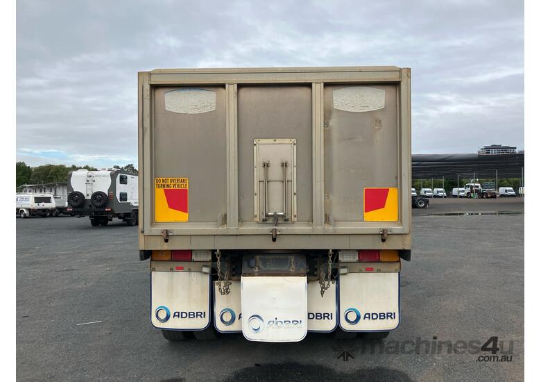 Buy Used 2005 trident 2005 Mack Trident Tipper Trucks (1110921) - Listed on Machines4u