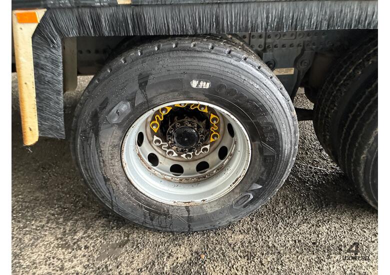 Buy Used 2018 Volvo 2018 Volvo FM11 Front Loading Garbage Compactor ...