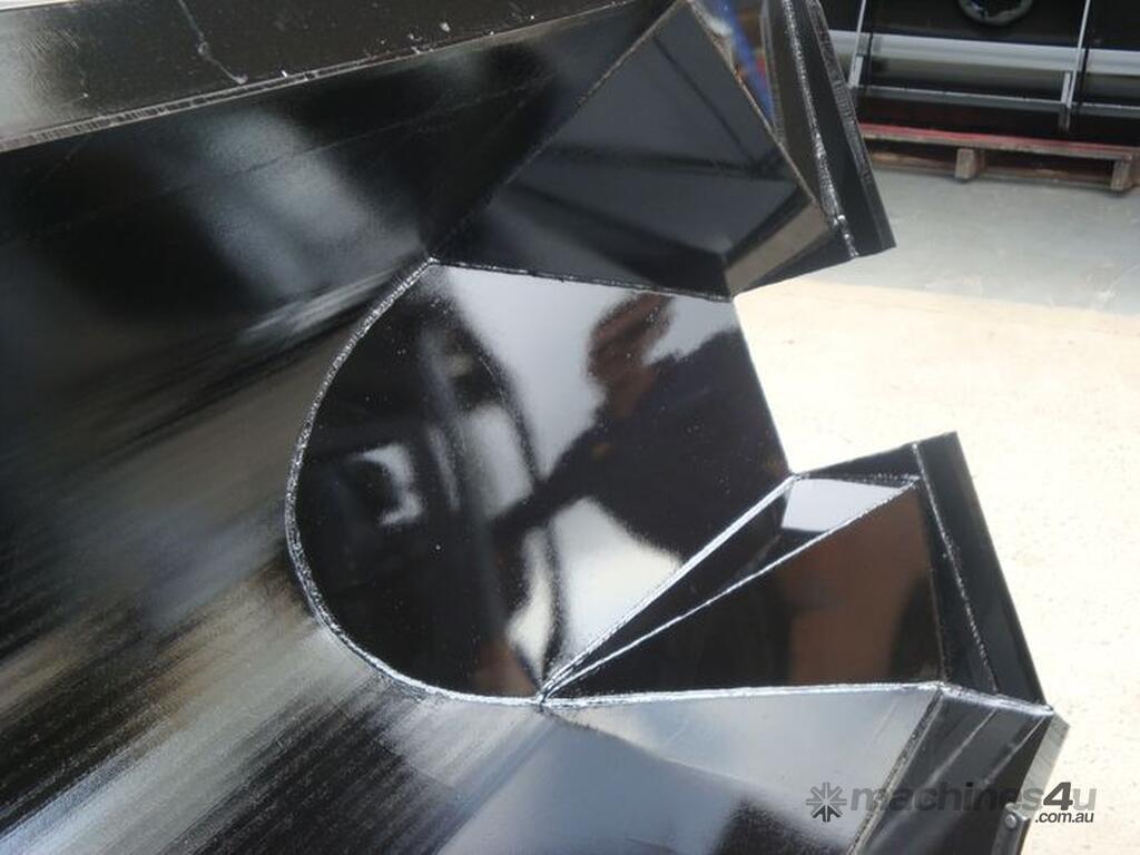 New norm engineering NORM ENGINEERING SIDE TIPPING BUCKET Skid Steer ...