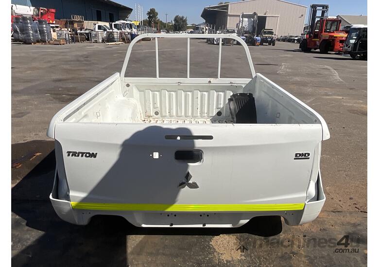 Buy Used Mitsubishi Mitsubishi Triton Ute Tray Truck Body Parts ...