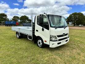 Buy Used 2016 Hino 2016 Hino 300 SERIES 616 MEDIUM AUTO Pantech Pantech ...