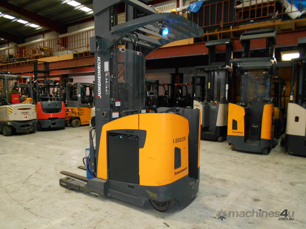 Hire jungheinrich FORKPAC - JUNGHEINRICH ETR-340 RIDE ON REACH TRUCK ...