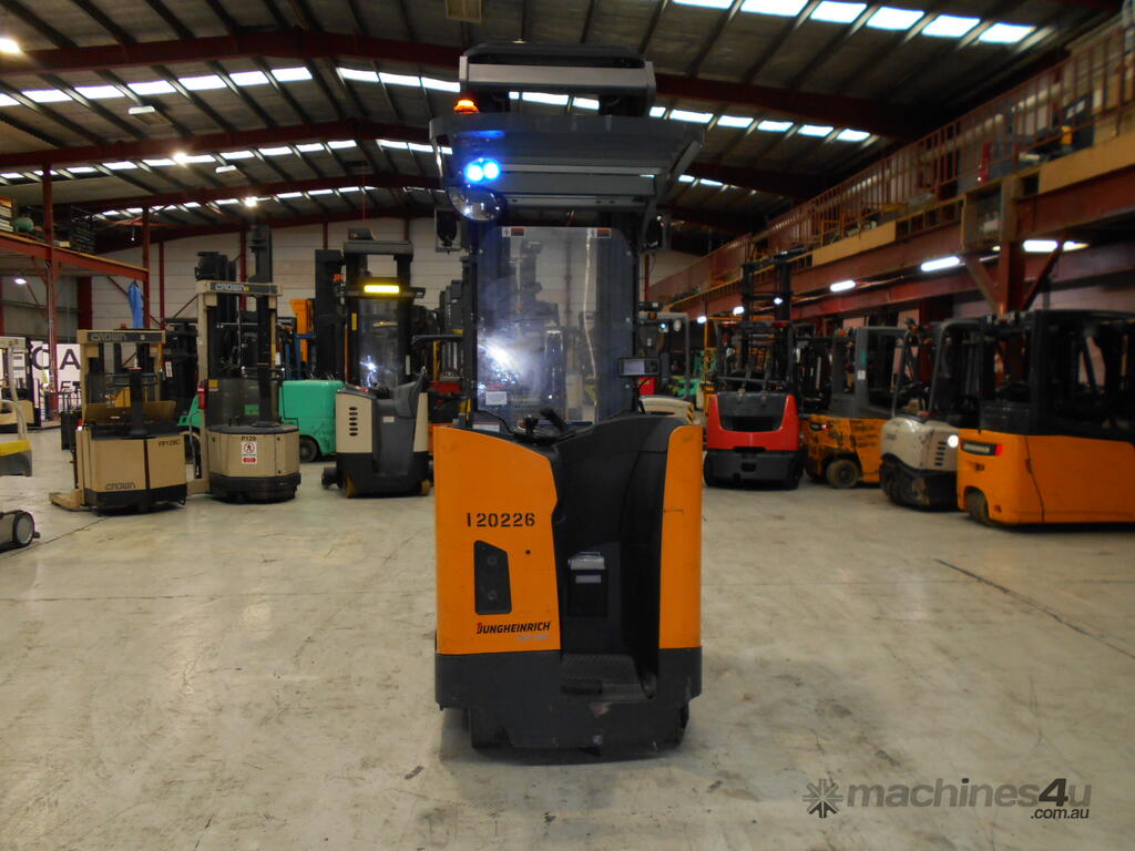 Hire jungheinrich FORKPAC - JUNGHEINRICH ETR-340 RIDE ON REACH TRUCK ...