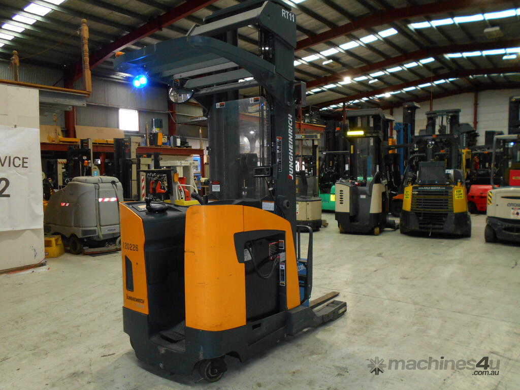 Hire jungheinrich FORKPAC - JUNGHEINRICH ETR-340 RIDE ON REACH TRUCK ...