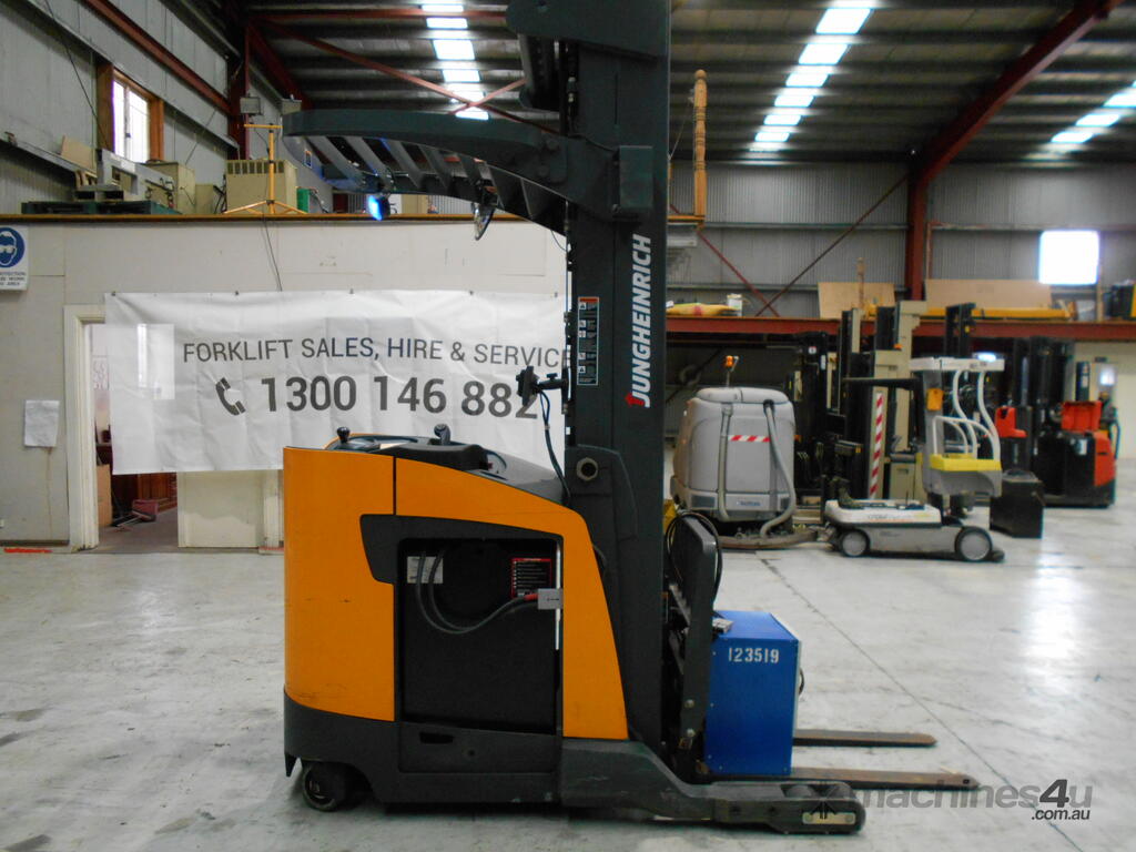 Hire jungheinrich FORKPAC - JUNGHEINRICH ETR-340 RIDE ON REACH TRUCK ...