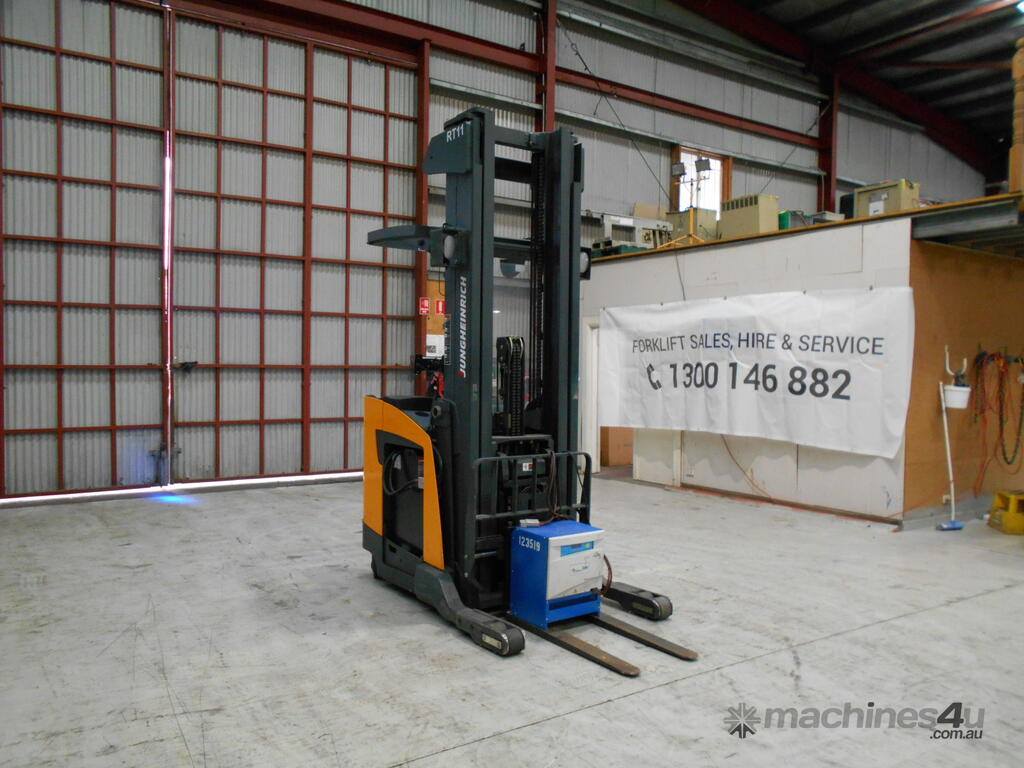 Hire jungheinrich FORKPAC - JUNGHEINRICH ETR-340 RIDE ON REACH TRUCK ...