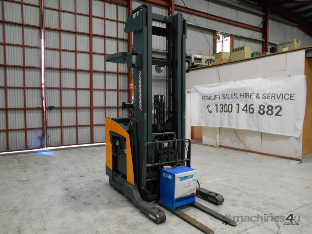 Hire jungheinrich FORKPAC - JUNGHEINRICH ETR-340 RIDE ON REACH TRUCK ...