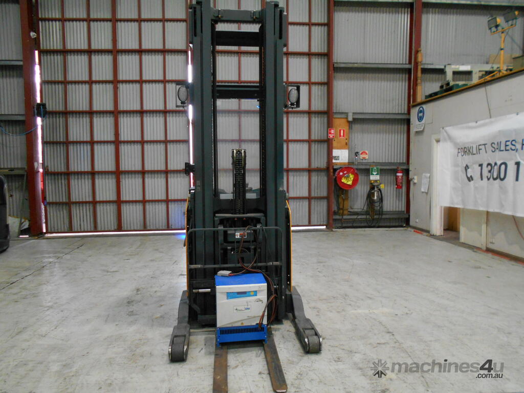Hire jungheinrich FORKPAC - JUNGHEINRICH ETR-340 RIDE ON REACH TRUCK ...