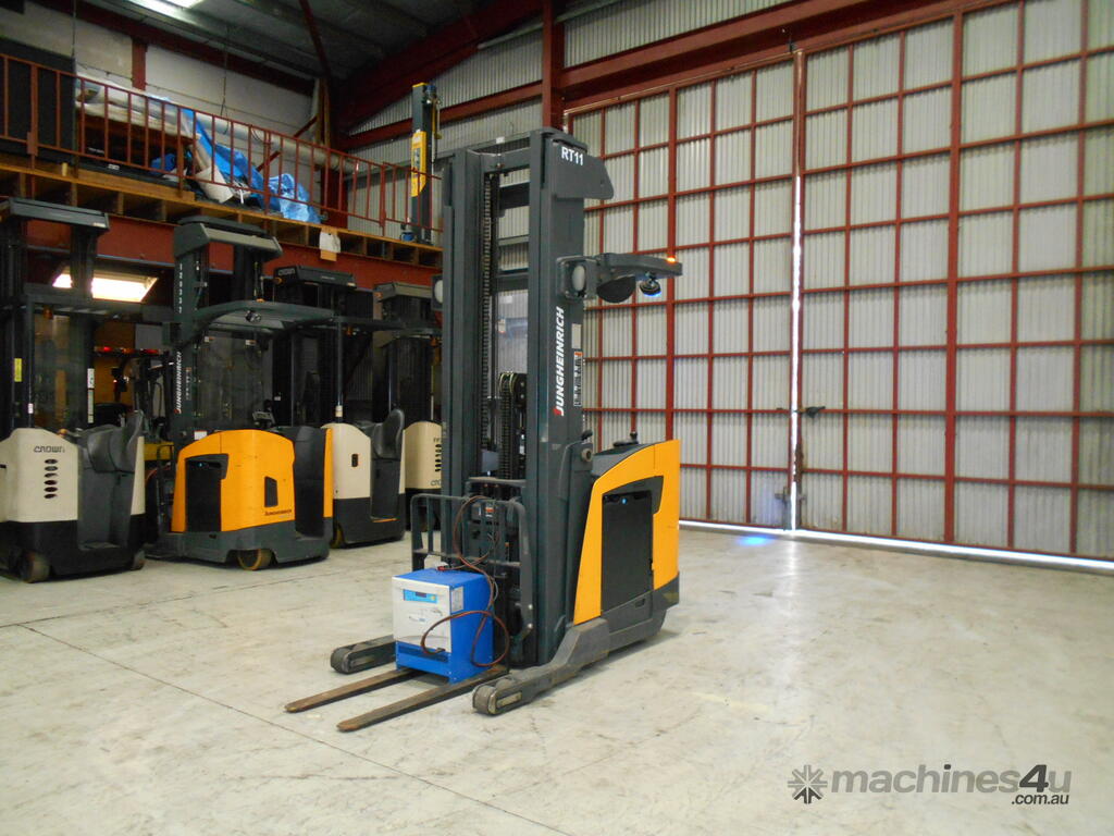 Hire jungheinrich FORKPAC - JUNGHEINRICH ETR-340 RIDE ON REACH TRUCK ...