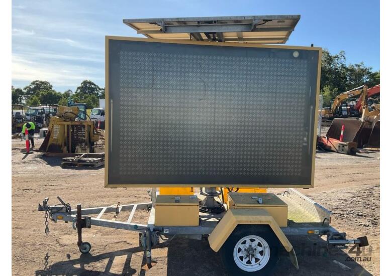 Buy Used 2013 Safe Roads 2013 Safe Roads F1504001C Single Axle Sign ...